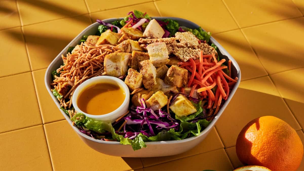 Grand Opening of Sweetgreen in Plaza Midwood - free custom totes Apr ...